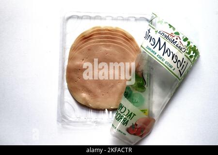 Casa Modena ROAST TURKEY pre-sliced in pre-packed tray. Casa Modena is ...