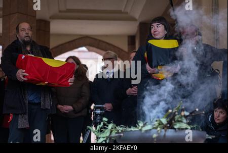 17 November 2022, Saxony, Leipzig: Those involved in the repatriation ...