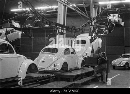 VW Werke - VW Käfer Fertigung - Montage-Fließband, Deutschland ...