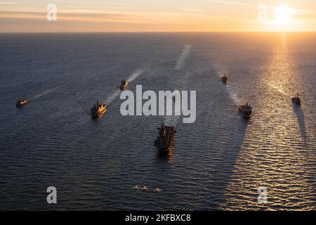 220904-N-MZ836-1348 BALTIC SEA (Sep. 4, 2022) From left, the Norwegian ...