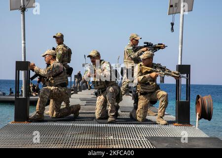 AQABA, Jordan - Service members with the U.S. Naval Special Warfare ...