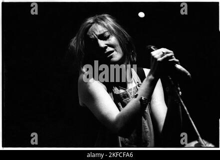 PORTISHEAD, GLASTONBURY FESTIVAL, 1995: Beth Gibbons of Portishead live ...