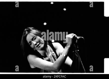 PORTISHEAD, GLASTONBURY FESTIVAL, 1995: Beth Gibbons of Portishead live ...