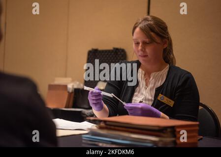 Kelly Arnholt, Armed Forces Medical Examiner System (AFMES) DNA analyst ...