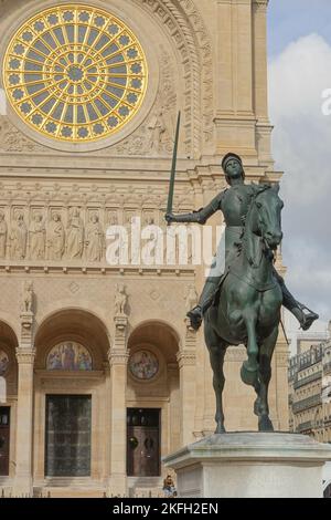Paris, Denkmal Jeanne d'Arc // Paris, Jeanne d'Arc Monument Stock Photo - Alamy