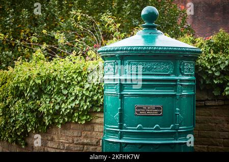 Ranmoor area of Sheffield ELECTRIC TRANSFORMER AT JUNCTION WITH ...