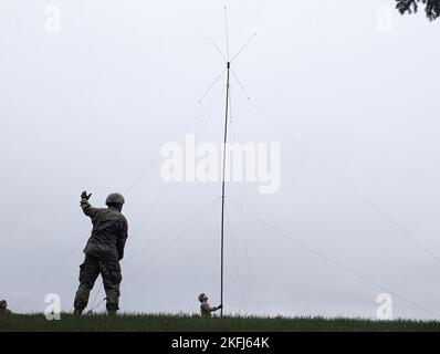 Brigade network and communications specialists train on the assembly ...