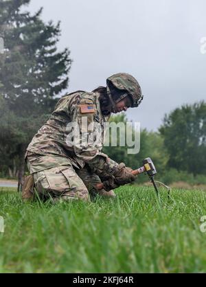 Brigade network and communications specialists train on the assembly ...