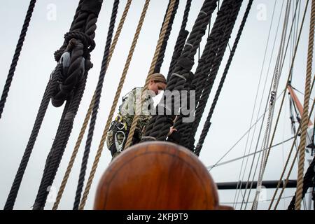 Machinist Mate First Class Petty Officer Jeremy Hayes, an NSW/NSO ...