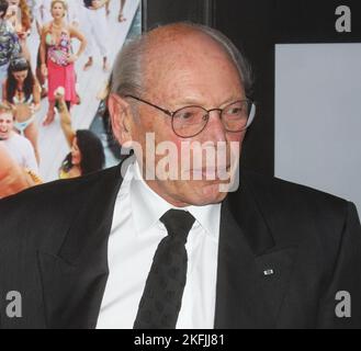 THE WOLF OF WALL STREET 2013 Paramount film with Margot Robbie at left ...