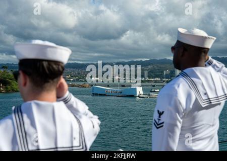 Sailors salute USS Arizona Memorial at Pearl Harbor. (39368802211 Stock ...