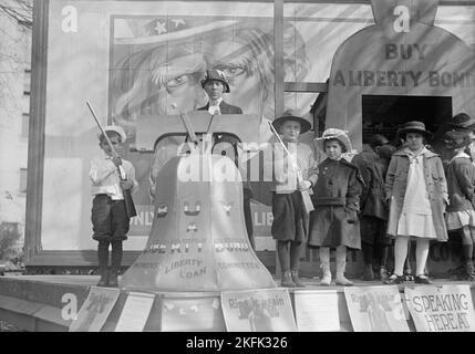 Liberty Loans - Liberty Bell, Replica, 1917 Stock Photo - Alamy