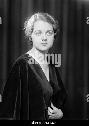 Earnshaw, Helen - Portrait, 1933 Stock Photo - Alamy