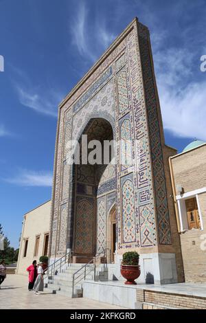 Entrance Gate and Madrasa, Shahi Zinda Necropolis, Afrosiyob Citadel ...