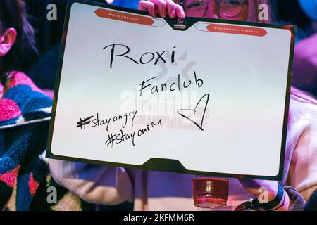 18 November 2022, Berlin: A spectator holds a sign that reads "Welcome ...