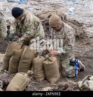 Alaska Army National Guard wheeled vehicle mechanics Sgt. Kin Shaw ...