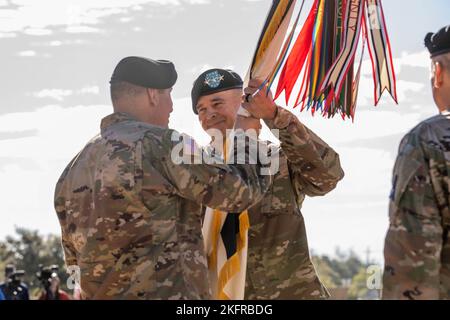 Lt. Gen Sean C. Bernabe, the new commanding general of III Armored ...