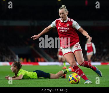 Maya Le Tissier #15 of Manchester United slides into a tackle on ...