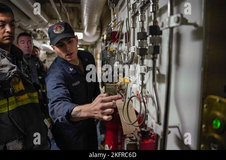 SAN FRANCISCO (Oct. 4, 2022) - Damage Controlman 2nd Class Giovanni ...