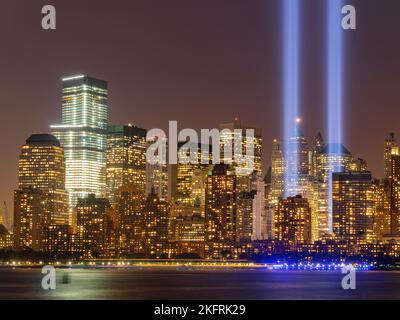 Night view of the 911 memorial light and the New York City skyline at ...