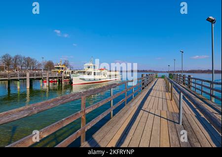 Lake Ciemsee with pier and excursion boat, Prien am Chiemsee, Chiemsee ...