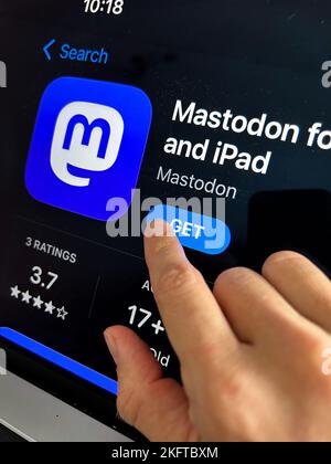 Mastodon app icon on apple appStore. Decentralized alternative to ...
