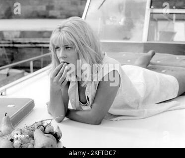 JULIE CHRISTIE in DARLING 1965 director JOHN SCHLESINGER screenplay ...