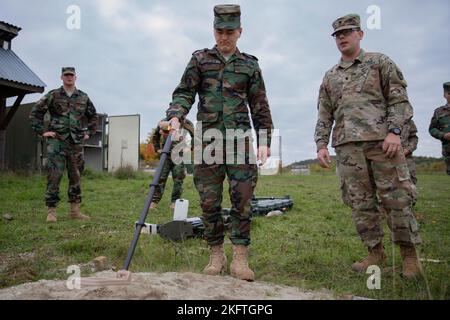 Soldiers from the 720th Explosive Ordnance Disposal, in Baumholder ...