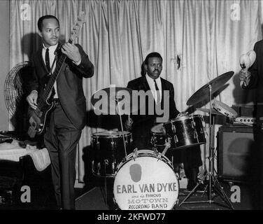 JAMERSON,JONES, STANDING IN THE SHADOWS OF MOTOWN, 2002 Stock Photo - Alamy