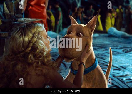 ISLA FISHER, SCOOBY, SCOOBY-DOO, 2002 Stock Photo - Alamy