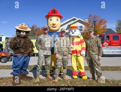 Colonel Daniel Diehl, 509th Bomb Wing Commander, and Chief Master Sgt ...