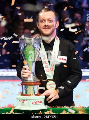 Northern Ireland’s Mark Allen celebrates with wife, Aideen Cassidy ...