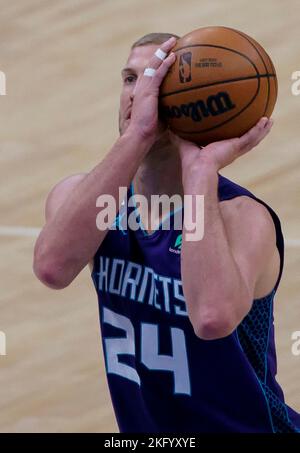 Charlotte Hornets center Mason Plumlee (22) shoots during the first ...