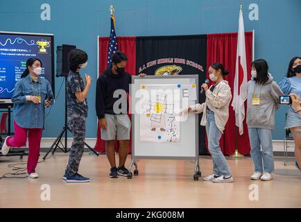 Japanese and American students present their final project during the ...