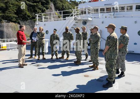 YOKOSUKA, Japan (Oct 20, 2022) The Pathfinder-class oceanographic ...