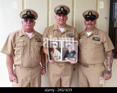 Senior Chief Aviation Electronics Mate Hubbard Gravlee, a Recruit ...