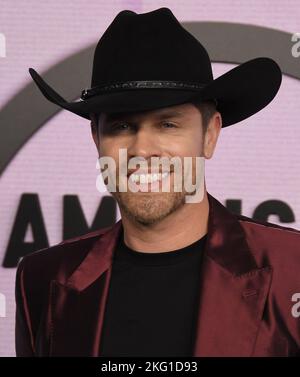 Dustin Lynch arrives at the 2022 American Music Awards held at the ...