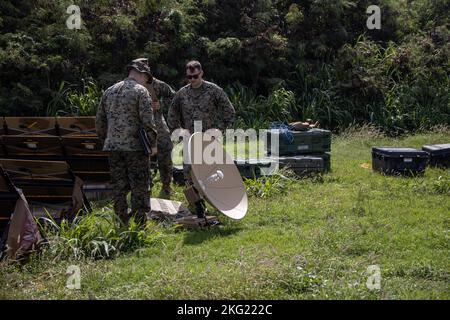 U.S. Marines set up a satellite system Stock Photo - Alamy