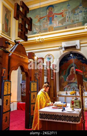 Mass in Saint Volodymyr Greek catholic Ukrainian cathedral, Paris ...