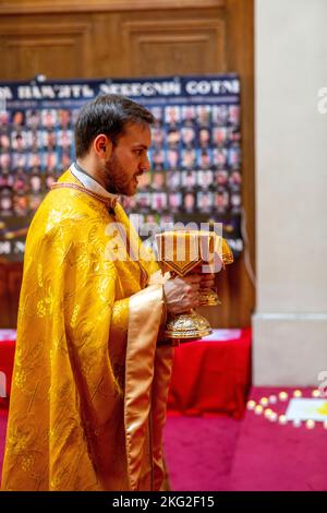 Mass in Saint Volodymyr Greek catholic Ukrainian cathedral, Paris ...