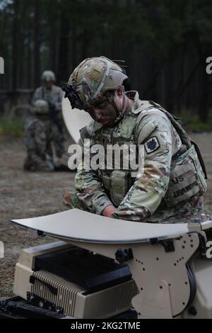 Soldiers from the 50th Expeditionary Signal Battalion-Enhanced (ESB-E ...