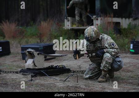 Soldiers from the 50th Expeditionary Signal Battalion-Enhanced (ESB-E ...