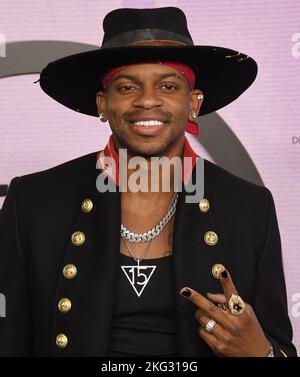 Jimmie Allen arrives at the 2022 American Music Awards held at the ...