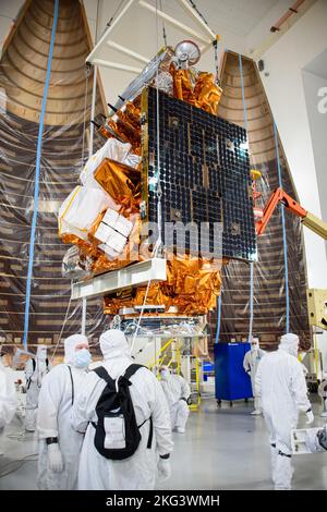 Technicians prepare to lift the Low-Earth Orbit Flight Test of an ...