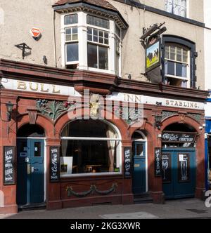 The Bull Inn - public house - Castle Street, Llangollen, Denbighshire ...