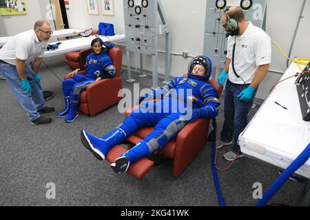 Boeing Crew Training. From left, NASA astronaut Suni Williams, Boeing ...
