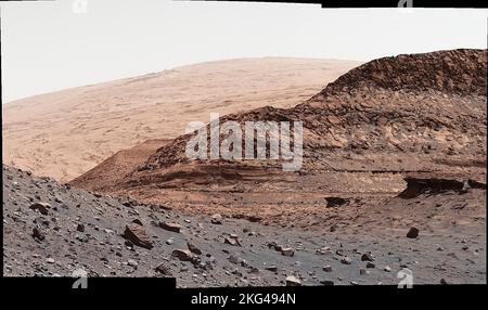 Curiosity rover captured a panorama of hill Bolívar and adjacent sand ...
