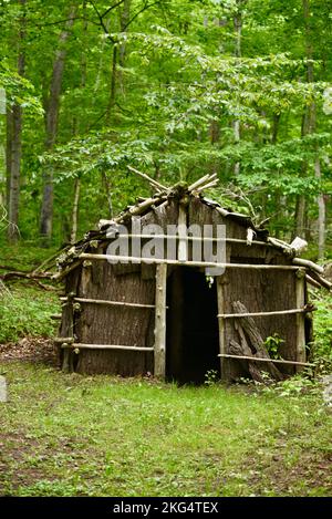 Reconstructed prehistoric home and farm for Oneota, Wisconsin's first ...