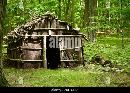 Reconstructed prehistoric home and farm for Oneota, Wisconsin's first ...
