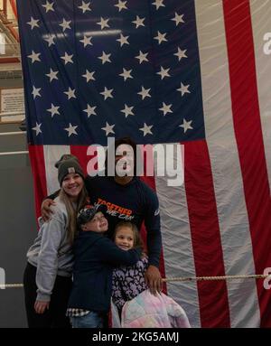 GREAT LAKES, Il. (Oct. 6, 2022) Vice Adm. Yancy Lindsey, right ...